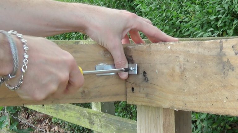 How to make an easy compost bin from wooden pallets - Garden Ninja: Lee ...